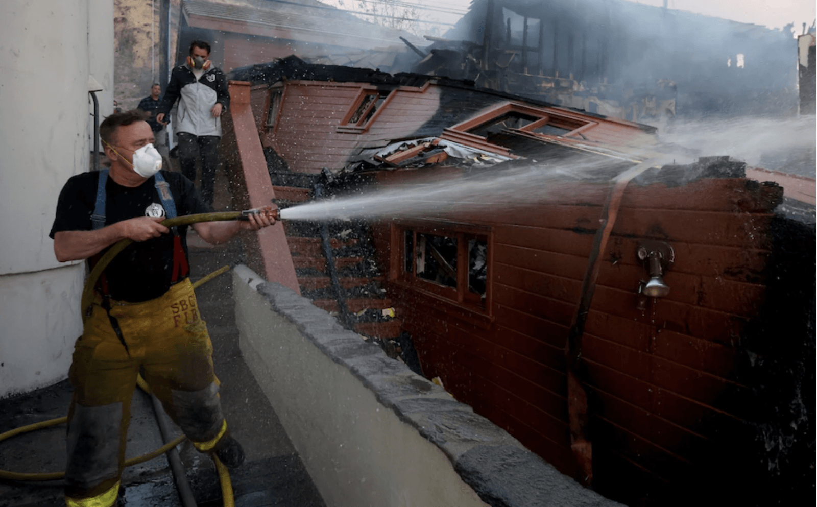 How a ‘warrior’ brain surgeon saved his Malibu street from wildfires ...